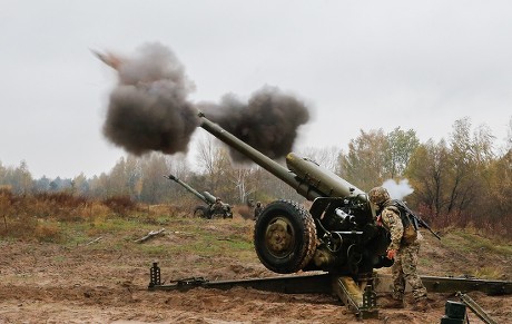 Ukrainian Servicemen Fire 122mm Towed Howitzer Editorial Stock Photo ...