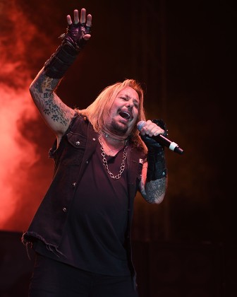 Vince Neil in concert at The Magic City Casino, Miami, USA - 04 Nov ...