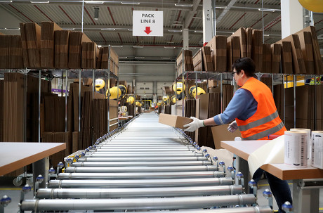 Employee Works Packaging Station New Amazon Editorial Stock Photo ...
