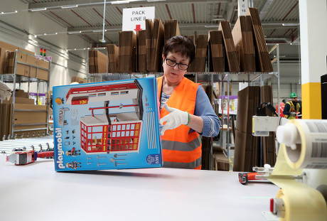 Employee Works Packaging Station New Amazon Editorial Stock Photo ...