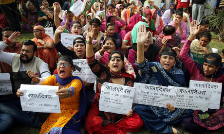 500 Demonetization Stock Pictures, Editorial Images and Stock Photos ...