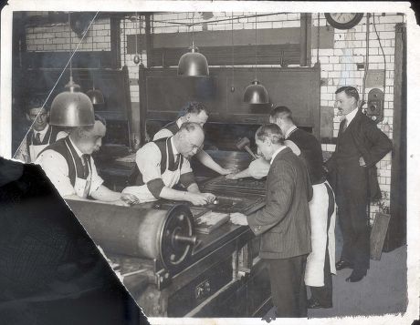 Production Daily Mail Early 1920s Compositors Editorial Stock Photo ...