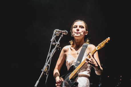 Wolf Alice in concert at the O2 Apollo, Manchester, UK - 09 Nov 2017 ...