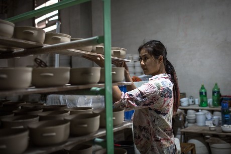 Worker Makes Porcelain Bowls Ceramic Factory Editorial Stock Photo ...