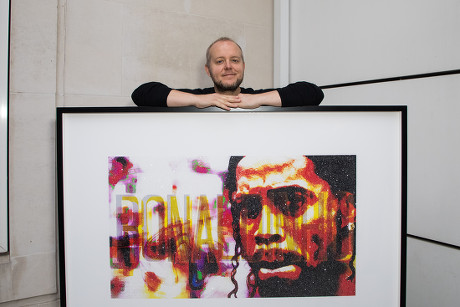 imágenes de Ronaldinho portrait photocall, London, UK - 14 Nov 2017 ...