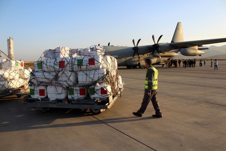 Iraqi Workers Italian Soldiers Unloading Humanitarian Editorial Stock ...
