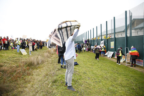 250 Immigration removal centre Stock Pictures, Editorial Images and ...