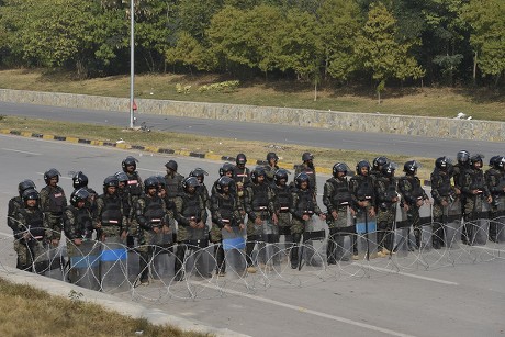 Pakistani Paramilitary Soldiers Take Positions Near Editorial Stock ...