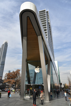 Apple Downtown Brooklyn Store Grand Opening Editorial Stock Photo ...