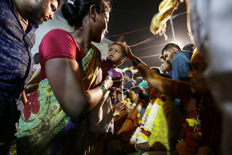 Indian Devotees Take Blessing Devadasis Mumbai Editorial Stock Photo ...