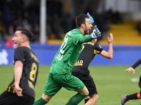 Beneventos Goalkeeper Alberto Brignoli Celebrates After Editorial Stock ...