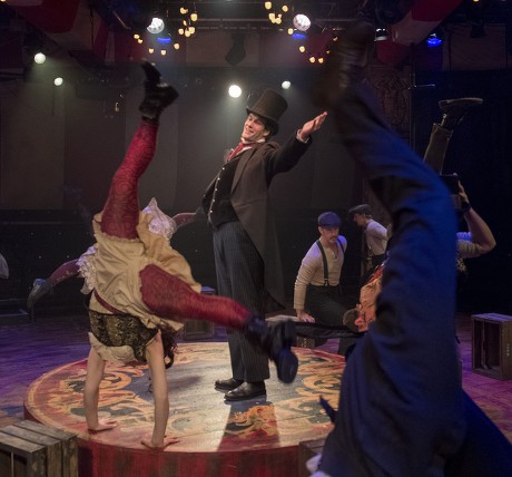 imágenes de 'Barnum' Musical performed at the Menier Chocolate Factory ...
