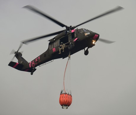 Military Helicopter Participaties Firefighting Efforts Ventura ...
