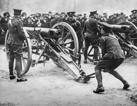 250 British gunners Stock Pictures, Editorial Images and Stock Photos ...