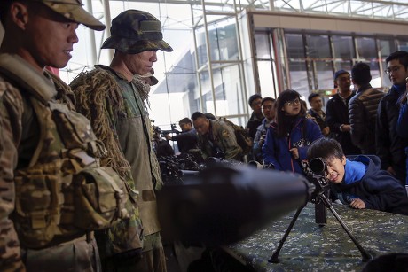 Taiwanese Military Personel Manuever During Helicopter Editorial Stock ...