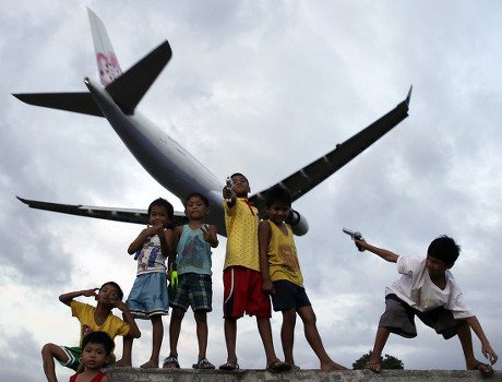 Filipino Children Play They Doing Caroling Editorial Stock Photo ...