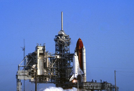 __COUNT__ Space Shuttle Discovery STS-39 launch, Merritt Island ...