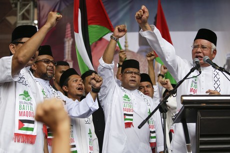 Malaysian Prime Minister Najib Rizak leads rally in solidarity with ...