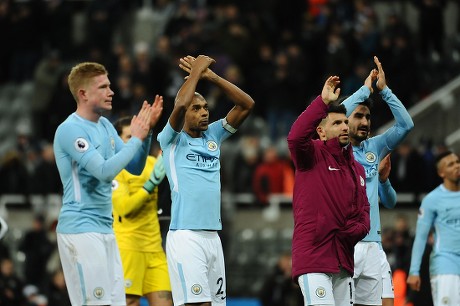 Manchester City Players Celebrate Final Whistle Redakčních stock ...