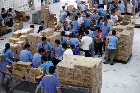 Filipino Volunteers Church God International Repack Editorial Stock ...