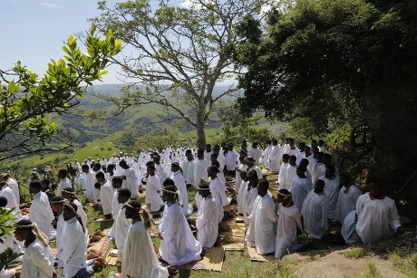 Members Shembe Church Pray On Top - Foto de stock de contenido ...
