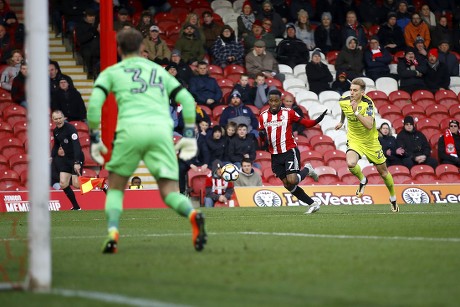Brentford Midfielder Florian Jozefzoon 7 Attacks Editorial Stock Photo ...
