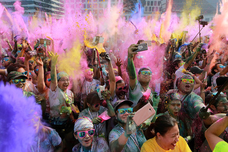 Color Manila Run, Pasay City, Philippines - 07 Jan 2018 Stock Pictures ...