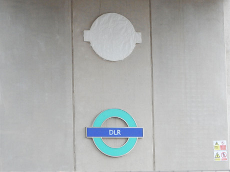 __COUNT__ The first Crossrail London Underground Roundels put up at ...