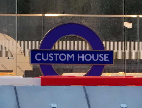 Custom House Crossrail London Underground Roundel Editorial Stock Photo ...