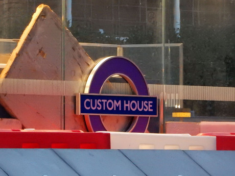 Custom House Crossrail London Underground Roundel Editorial Stock Photo ...