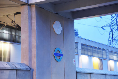 Custom House Crossrail London Underground Roundel Editorial Stock Photo ...