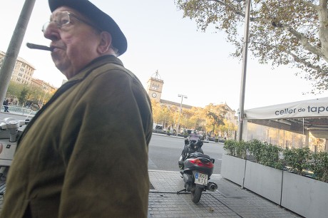 Local Character Streets Barcelona Editorial Stock Photo - Stock Image ...