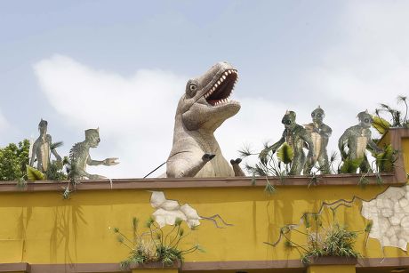 'Land of the Lost' promotion at a Subway restaurant in Santa Monica ...