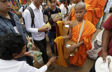 Cambodian Buddhist Followers Give Offerings Buddhist Editorial Stock ...