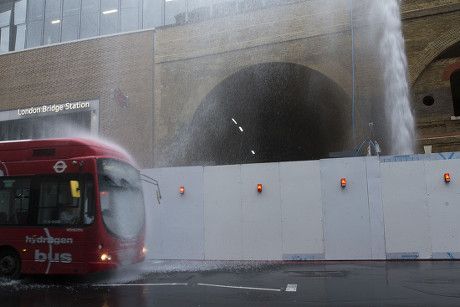 Burst Water pipe outside London Bridge Station, UK - 31 Jan 2018 Stock ...