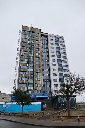Council Workers Strip Flammable Vitrabond Cladding Editorial Stock ...