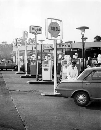 87 Star petrol station Stock Pictures, Editorial Images and Stock ...