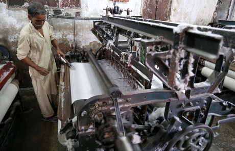 Man Works Power Loom Factory Karachi Editorial Stock Photo - Stock ...