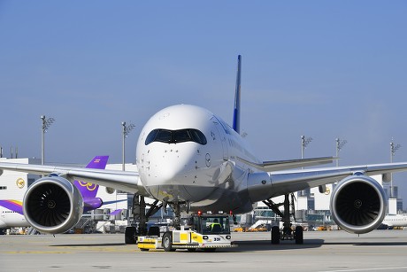 Lufthansa Airbus A350900 Push Back Truck Editorial Stock Photo - Stock ...
