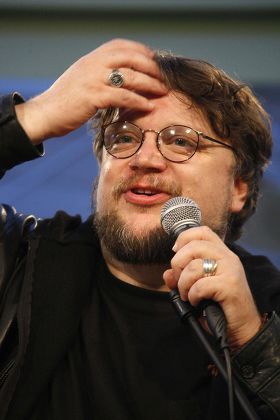 __COUNT__ Guillermo Del Toro 'The Strain' book signing at Borders ...