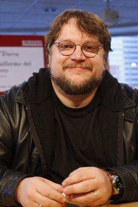__COUNT__ Guillermo Del Toro 'The Strain' book signing at Borders ...