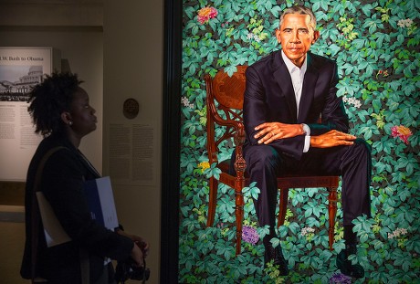 Portraits of former US President Barack Obama and former First Lady ...
