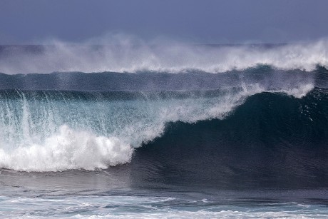 Breaking Waves Strong Swell Spray Island Editorial Stock Photo - Stock ...