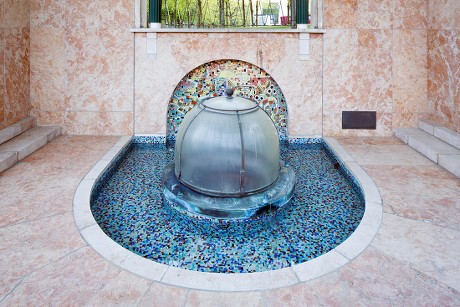 250 Column in water architecture Stock Pictures, Editorial Images and ...