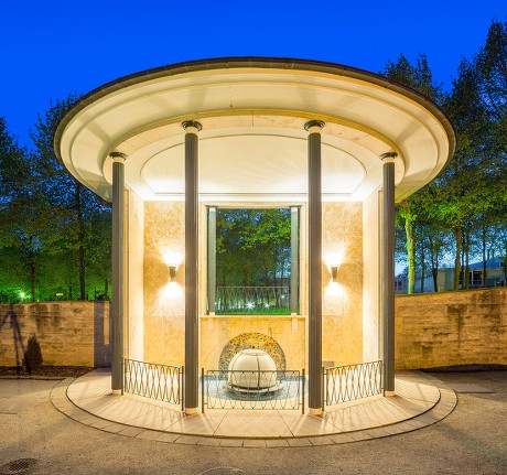 250 Column in water architecture Stock Pictures, Editorial Images and ...