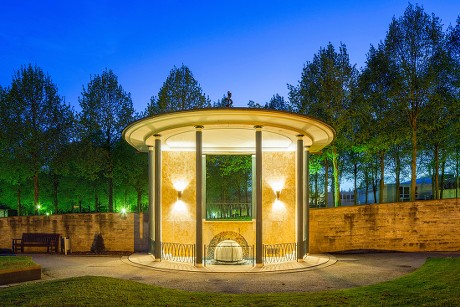 250 Column in water architecture Stock Pictures, Editorial Images and ...