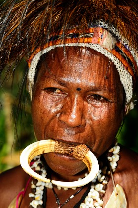 Aboriginal Simbu Tribe Portrait Hagareto Village Editorial Stock Photo ...