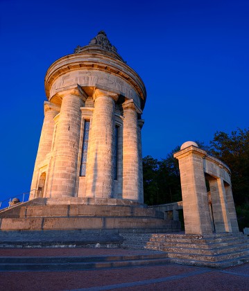 33 Fraternity monument Stock Pictures, Editorial Images and Stock ...
