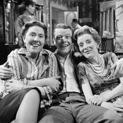 Winning Widows No 2 Tv Peggy - Foto de stock de contenido editorial ...