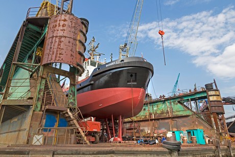 47 Dry dock crane Stock Pictures, Editorial Images and Stock Photos ...